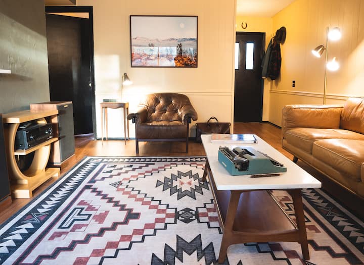 Cozy Cowboy Casita In Travis Heights - Austin, TX