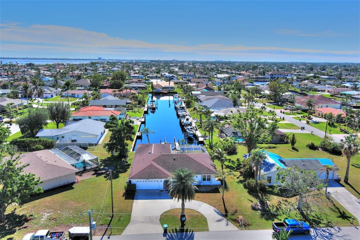 5 Br,  Gulf Access & Free Heated Salt Water Pool - Fort Myers, FL