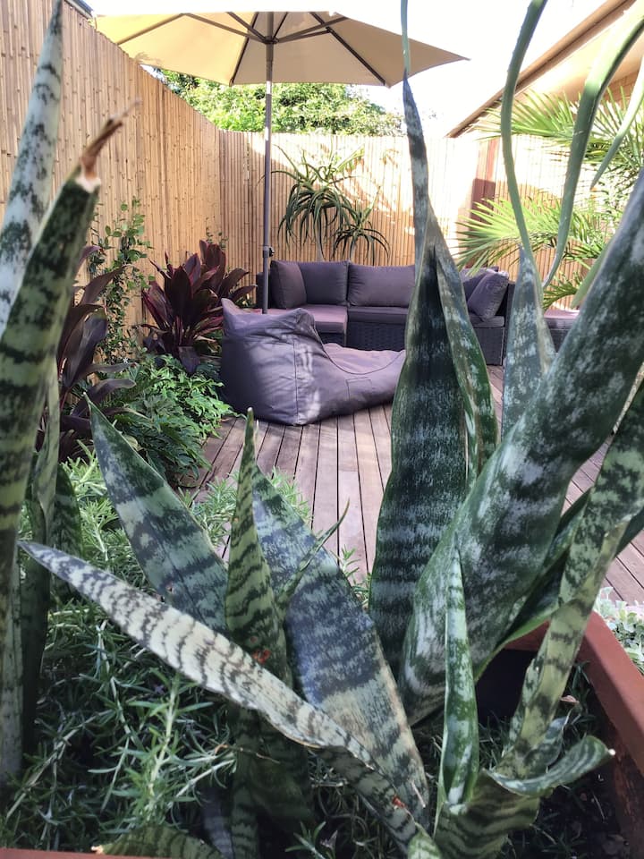 'Poet's Song', Right In The Heart Of Byron - Byron Bay