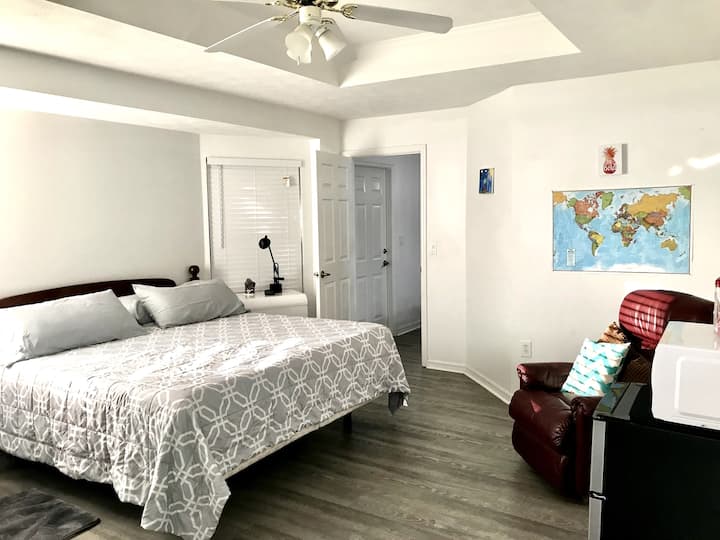 Wi-fi & Power After Milton! Great Area! Quiet Room - Sebring, FL