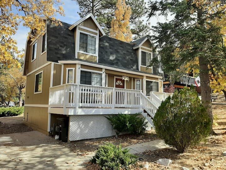 Cabin On The Corner - Big Bear, CA
