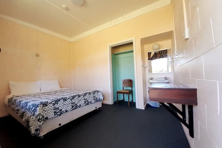 Private Hostel Room (1 X Queen Bed) @ The Junction - Tūrangi