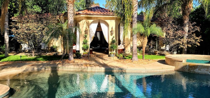 Luxury Guesthouse Villa W/ Pool & Cabanas - Swinger, Tarzana