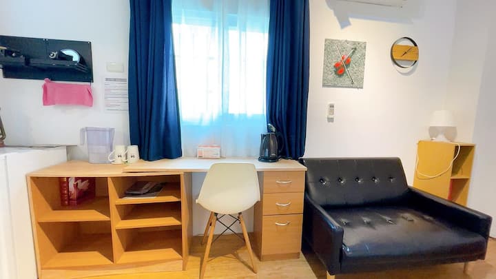 Ez Inn 近車站.電梯獨立衛浴、鄰孔廟商圈及台南美術館、林百貨、赤崁樓、安平老街、奇美博物館 - Tainan City