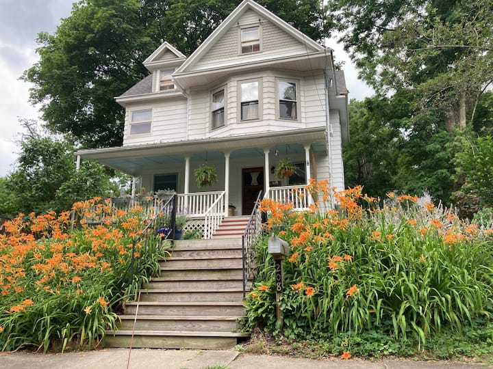 Victorian In Watkins Glen - Watkins Glen