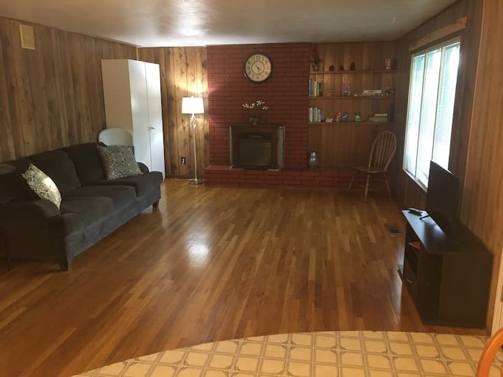 Comfortable & Clean, Family 3 Br Home - Klamath Falls, OR