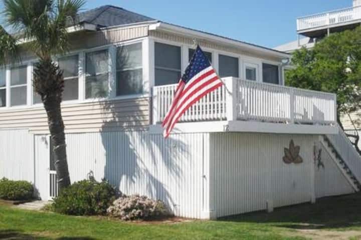 Historic Tybee Cottage, 100 Steps To The Dunes - Tybee Island, GA