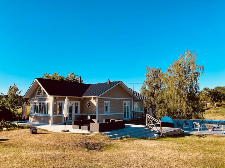 Lantlig Sjönära Arkitektritad Villa Med Pool - Södermanlands län