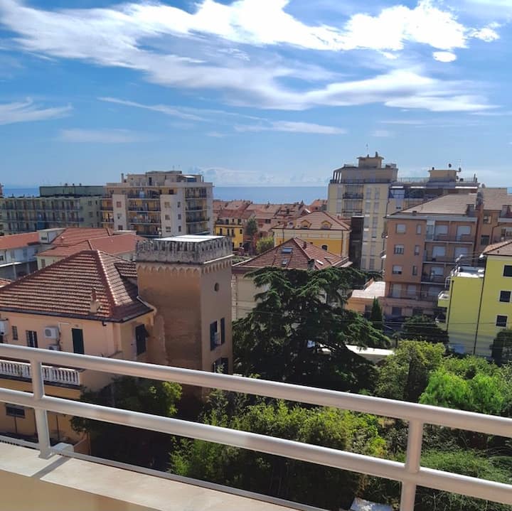 Ampio Bilocale
Vista Mare E Monti In Centro Loano - Loano