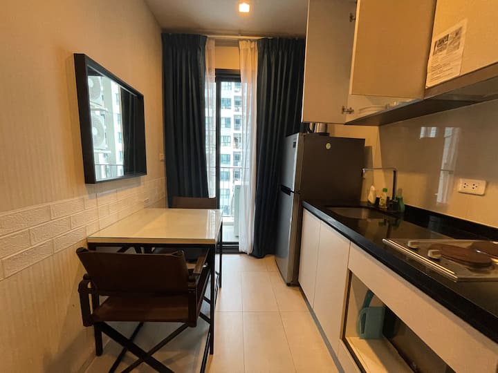 芭提雅市中心Base一卧室公寓,无边泳池,150米到中央商场,250米到海边,情侣旅游必住之地 成 - Pattaya