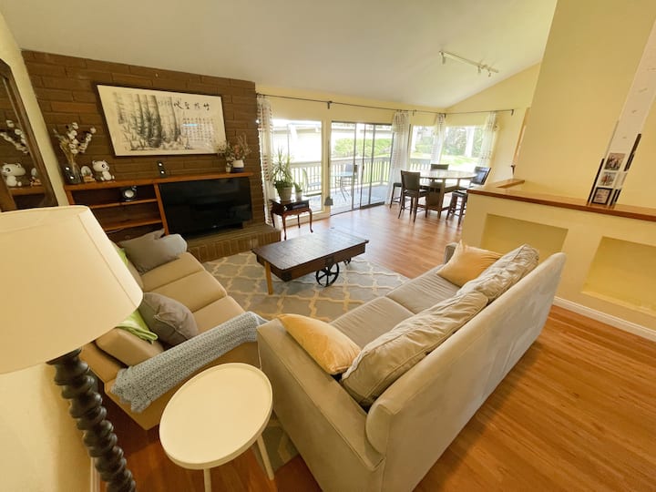 3b2.5b Cottage-like Comfort; City-like Convenience - Newport Beach, CA