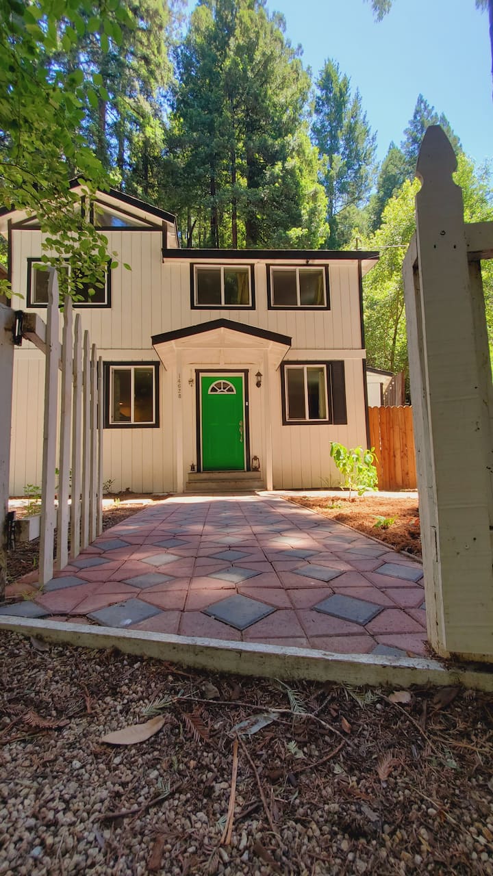 Rio Nido Woods- Hot Tub - Guerneville, CA