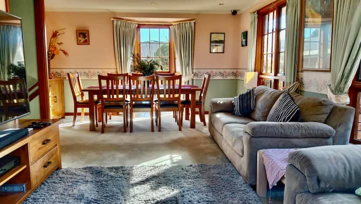 4 Bedroom House With Spa At Don Devonport Tasmania - Devonport