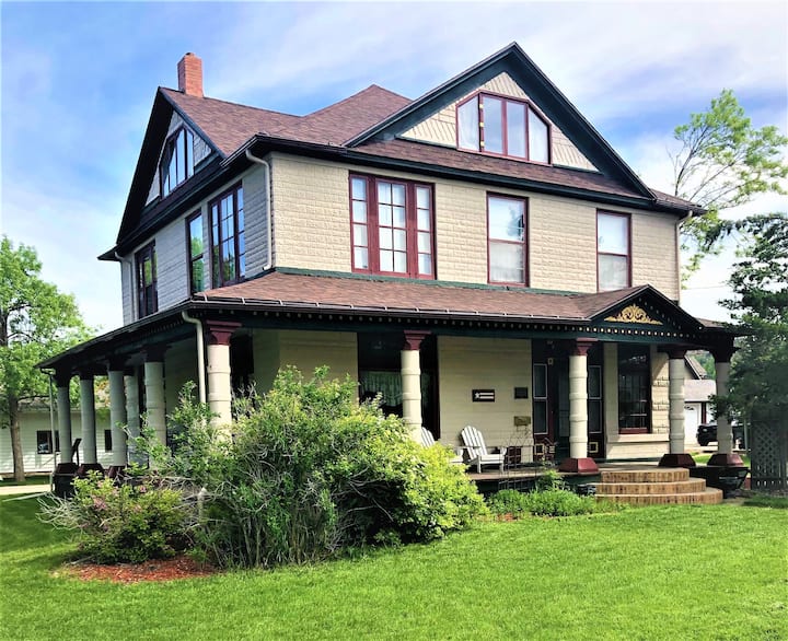 Historic Registry Victorian In Perfect Location! - Spearfish, SD