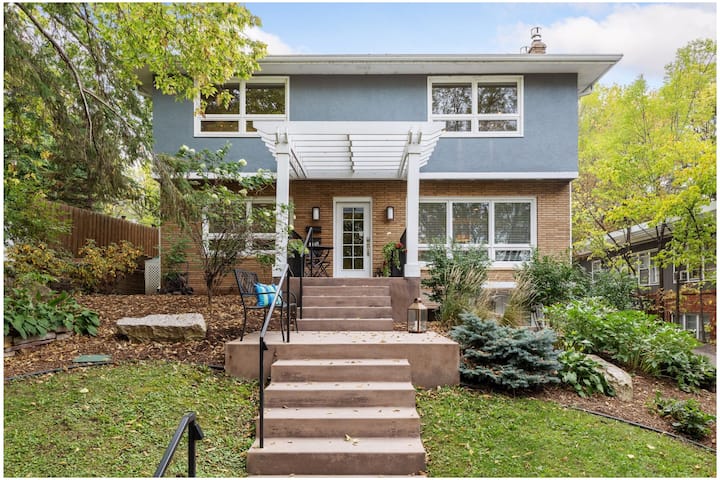 Modern Lakefront Retreat * Steps To Lake & Dining - Minneapolis, MN