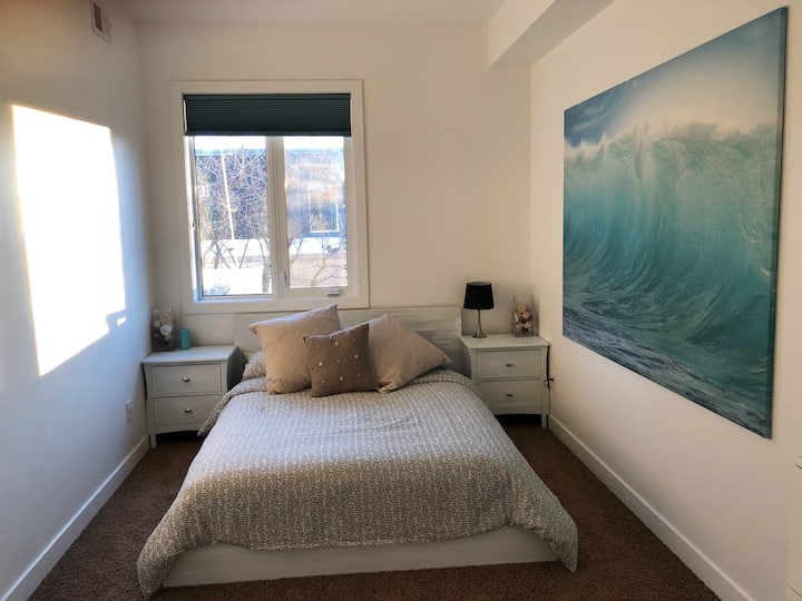 Best Location Osborne Village! Stylish Clean Condo - Winnipeg