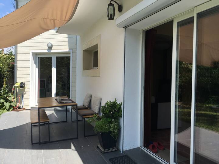 Maison Chaleureuse Avec Terrasse - Parc Jouvet de Valence