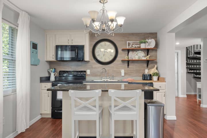 Beautiful Yard With Pool - Sleeps 15 - Plant City, FL