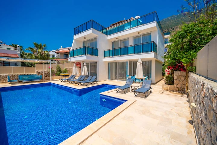 Comfortable 8-guest Escape With Pool & Sea Views - Kalkan