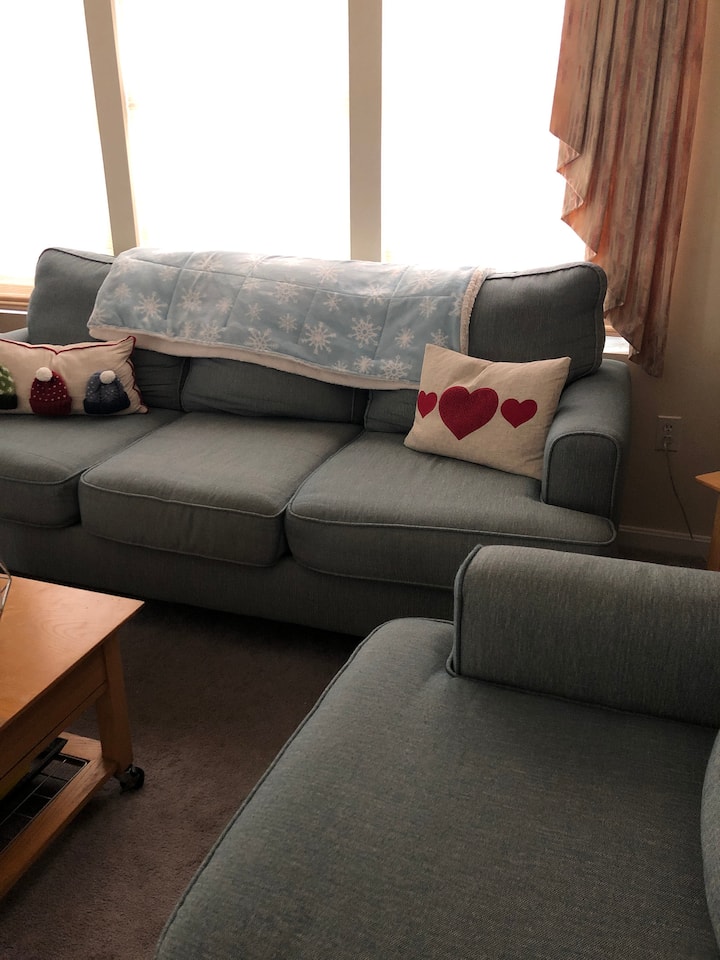Home In Cranston With Separate Room. - Warwick, RI