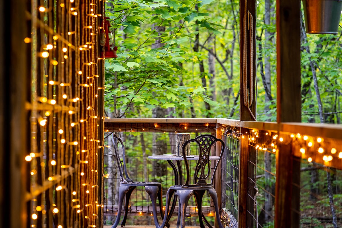 THE BELLA LUNA Romantic Treehouse - Outdoor Shower - Treehouses for ...