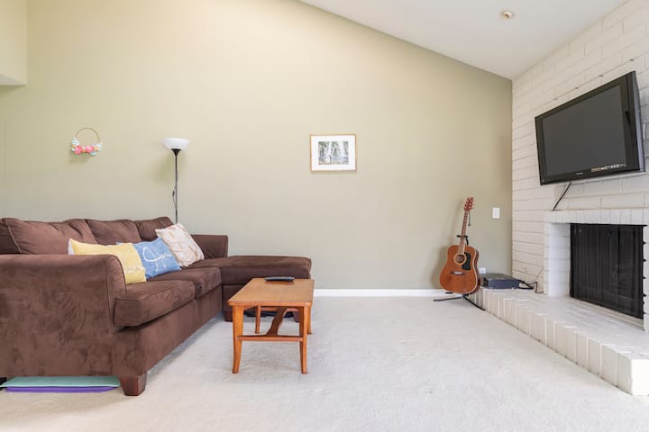 Quiet Cozy Room #2 Near Uci With Golf Course View - Irvine, CA