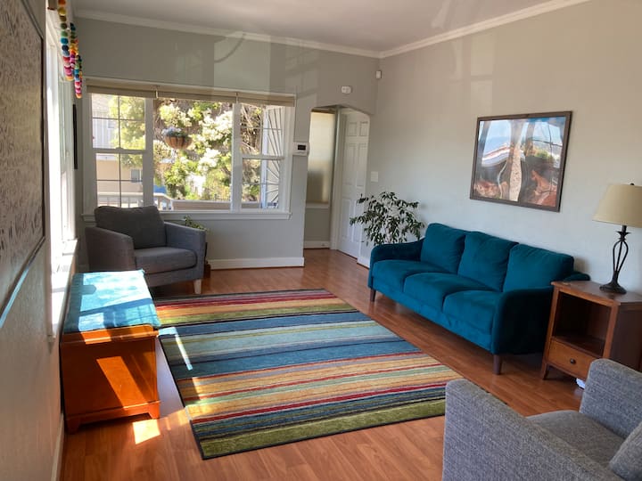 2 Bedroom Light-filled Colorful Home Close To Bart - Oakland, CA
