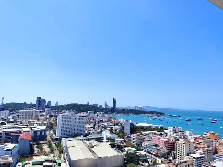 The Base 市中心大阳台海景公寓/宜住两人/可住四人（沙发+榻榻米床垫）/阳台桌椅/ - Pattaya