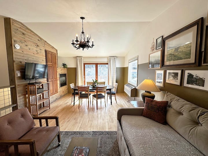 The Viewhouse - Hinterwood Inn & Cabins - Keystone, SD