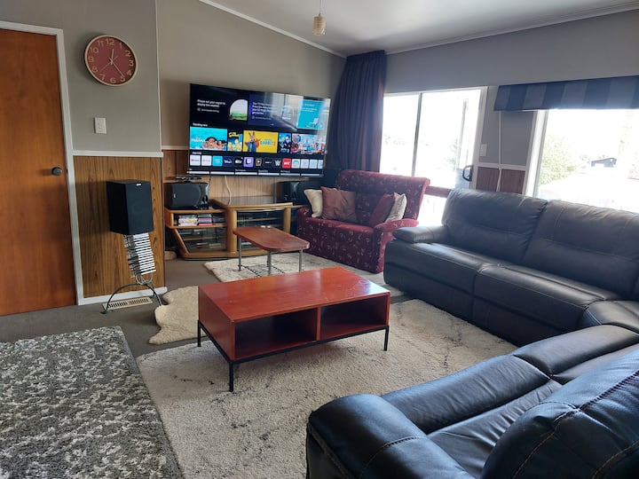 4 Bedrooms And Homemade Breakfast - Taupō