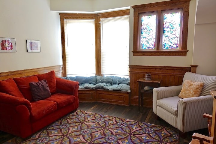 Holy Acres, Harambee 2nd Floor Victorian - ミルウォーキー, WI