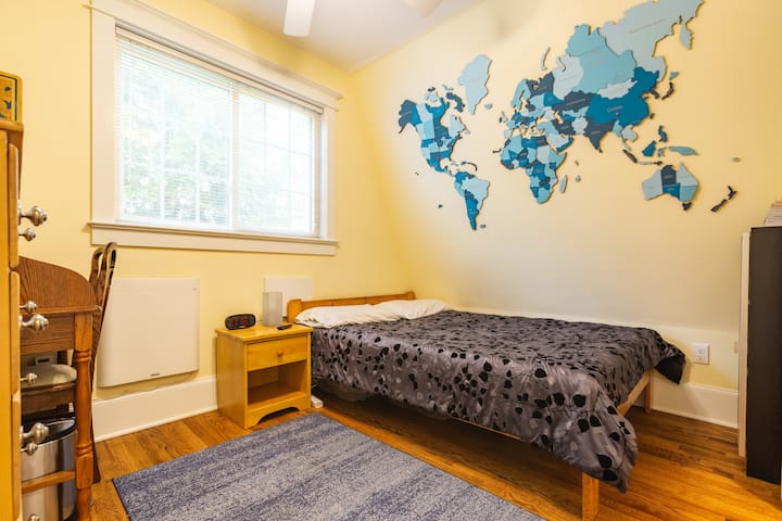 Private Room Available In Dog Lover's Paradise - Seattle
