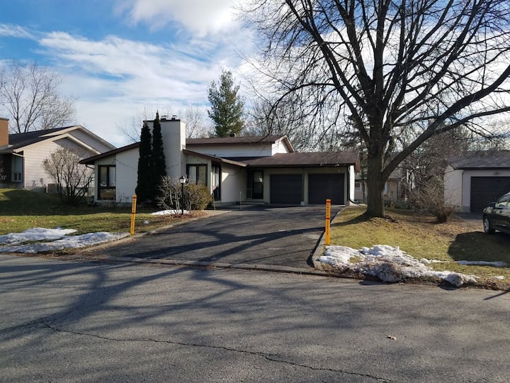 Bright, Clean, Comfortable, Well Maintained Home - Ottawa