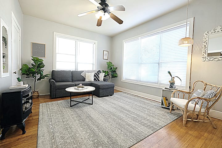 Relaxing 1 Br Near Lower Greenville Free Parking - Dallas, TX