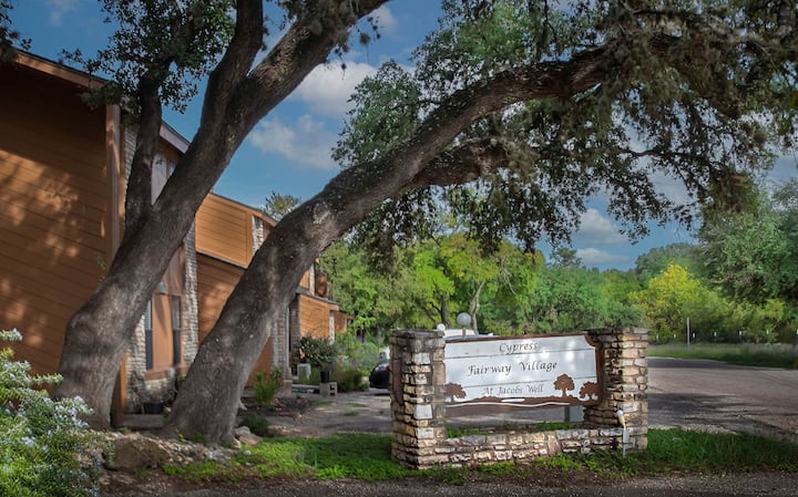 Cypress Fairway Village Downstairs - Wimberley, TX