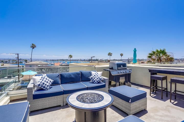 Scenic Ocean & Bay Views W Private Rooftop Deck - San Diego, CA
