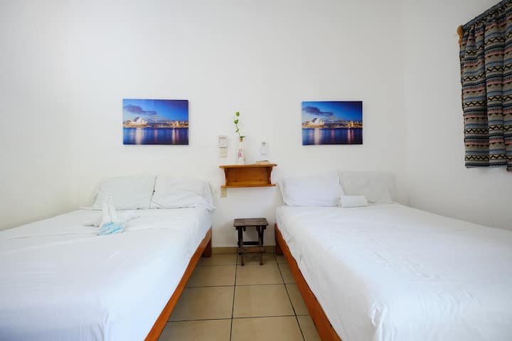 Brisas Relax Centro, 4 Blocks From The Beach - Zihuatanejo