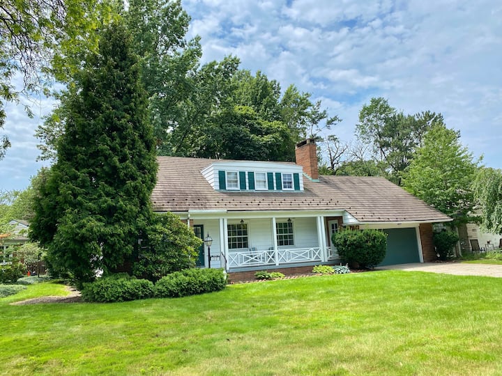 Super Spacious 4 Bed, Free Parking, Safe Area - Cleveland Heights, OH