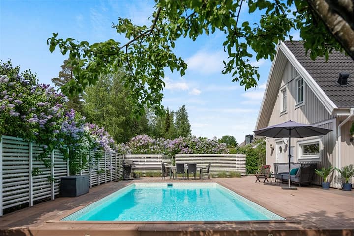 Pool, Jacuzzi, Sauna - Family Villa In Stockholm - Täby