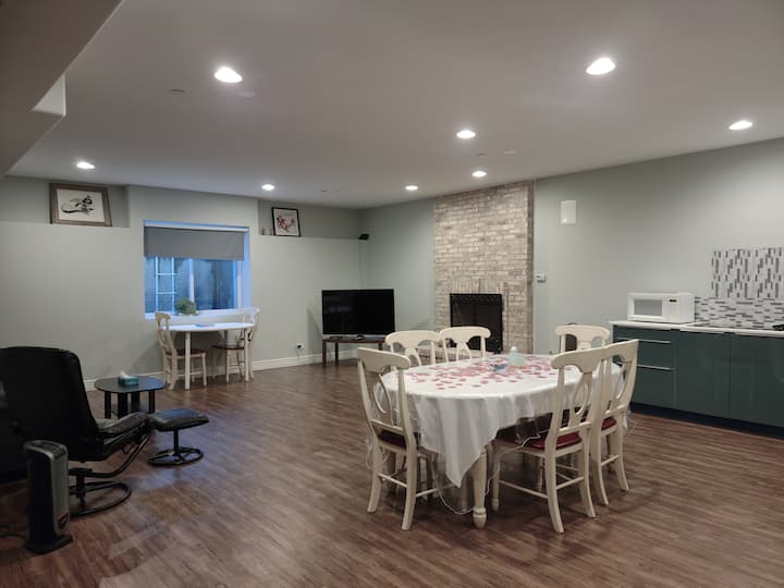 Spacious 3-bedroom Unit Near Metra - Deerfield, IL