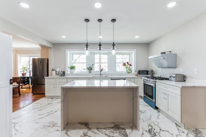 Spacious Beautiful 3bd2ba Home, 2mins I-90/ I-95 - Weston, MA