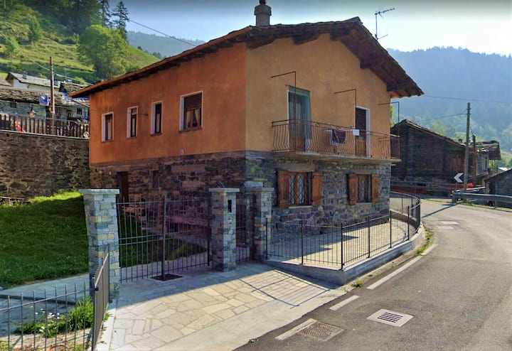 Casa Di 3 Appartamenti- Vista Montagna Comagne - Antagnod
