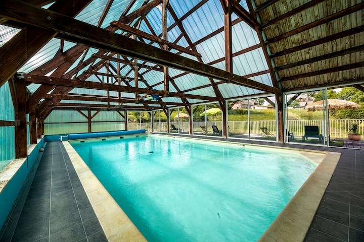 Chalet Accueillant Avec Piscine - Cantal
