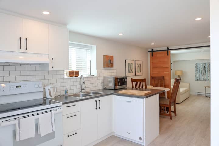 Bright Suite Near Camosun-lansdowne - Victoria