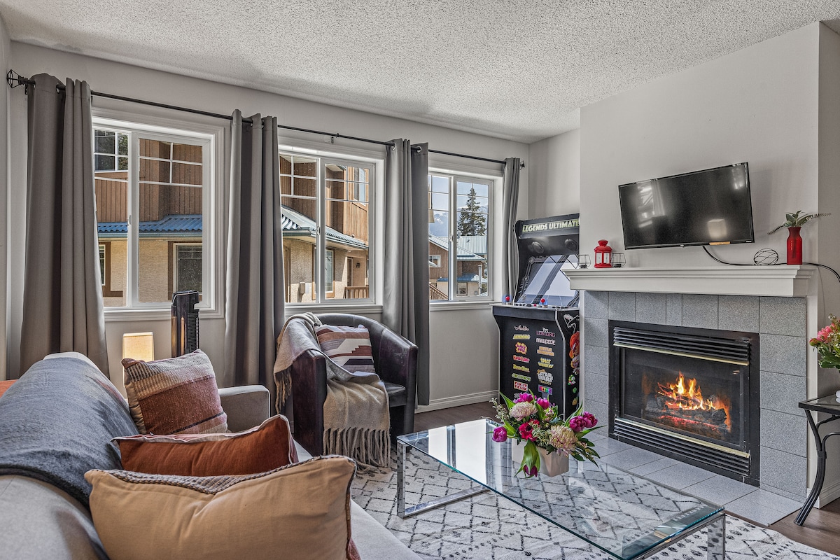 Spacious Townhouse in the Heart of the Mountains - Condominiums for ...