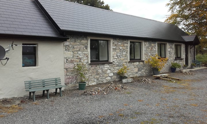 Ash Lodge Self-catering Cottage Sleeps 6 - Leitrim Village