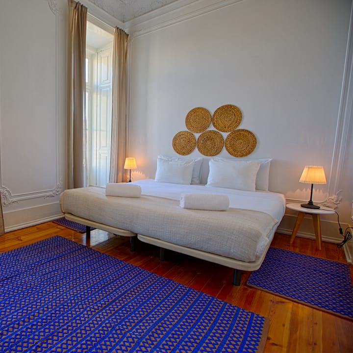 Double Or Twin Superior Bedroom W/ Shared Bathroom - Lisbon