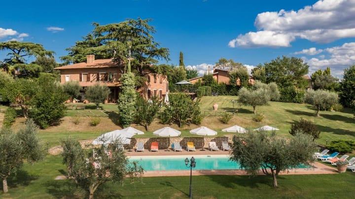 Ancient Farmhouse With Pool, Exclusive Vacavilla - Castiglione del Lago