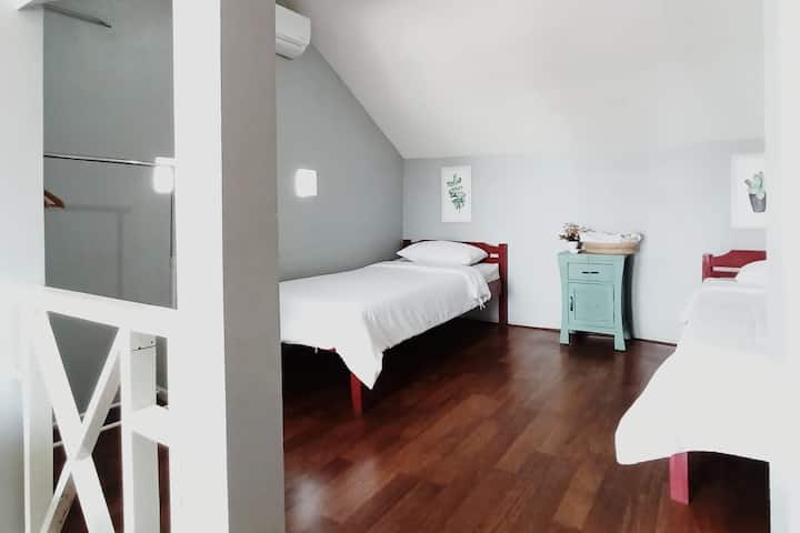 Dalem Pinarak-rumah Liburan Strategis Dengan Cafe - Yogyakarta