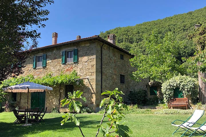 Spacious Tuscan Winefarm  10p. In Naturalpark - Italy